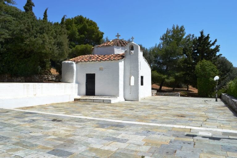 Το εκκλησάκι της Αγίας Παρασκευής στην Καλλιτεχνούπολη - Marathon Press