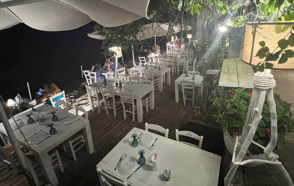 Το εστιατόριο «Ισιδώρα» στην παραλία Μαραθώνα αναζητά προσωπικό ...